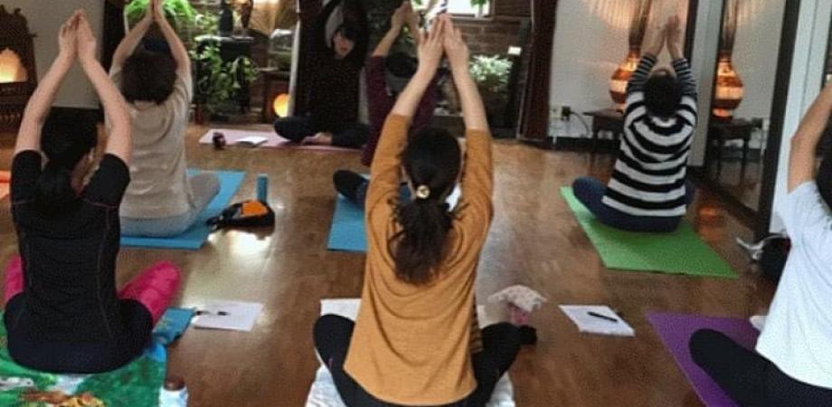 毎週月曜限定！15分でカンタンにできる椅子ヨガ！11月6・13・20・27日 12月4・11・18日（12:30~12:45） | Peatix